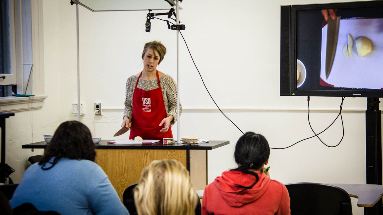 Students teach students how to cook healthy, easy meals