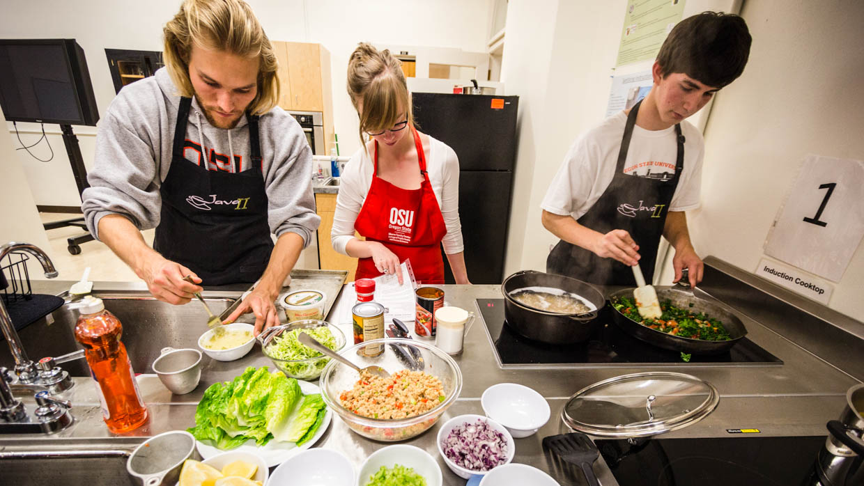 Students teach students how to cook healthy, easy meals