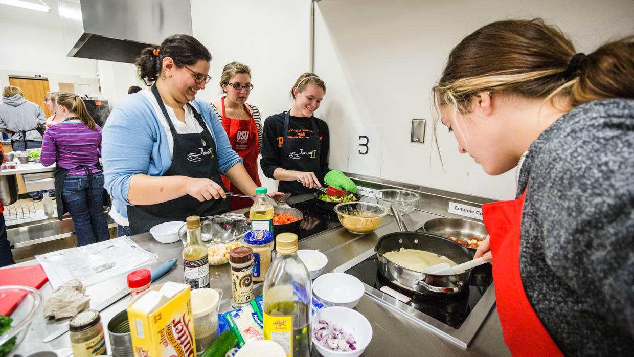 Students teach students how to cook healthy, easy meals