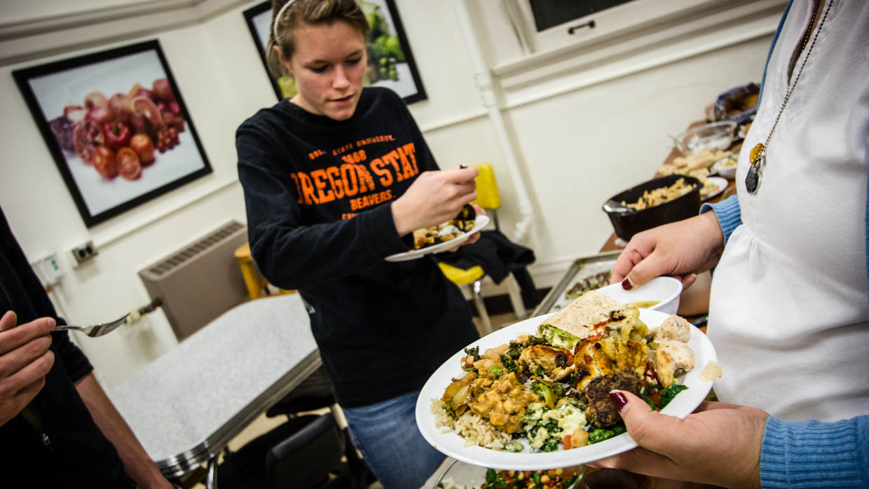Students teach students how to cook healthy, easy meals