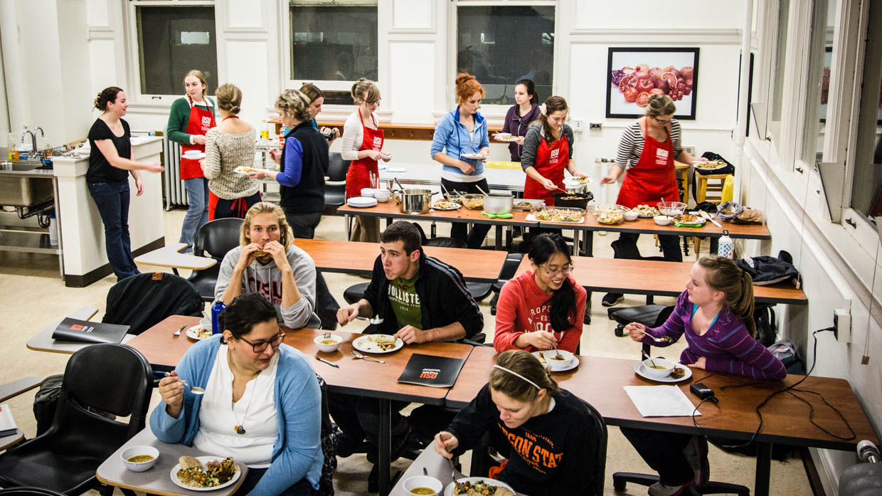 Students teach students how to cook healthy, easy meals