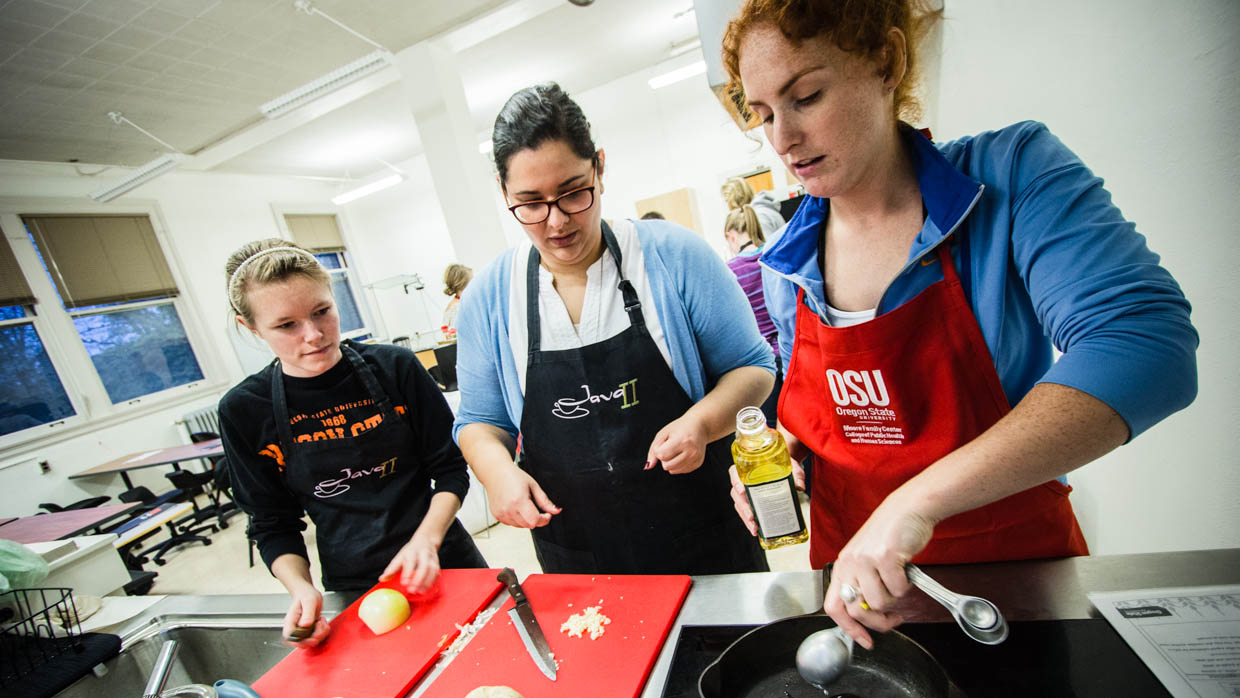 Students teach students how to cook healthy, easy meals