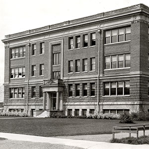 Pioneering alumna blazes trail for future grads